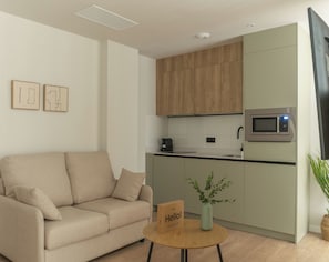 Apartamento Standard, 1 quarto, terraço | Cozinha privada | Um frigorífico, um micro-ondas, uma placa de cozinha