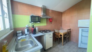 Estúdio, 1 quarto, fumadores, pátio | Interior