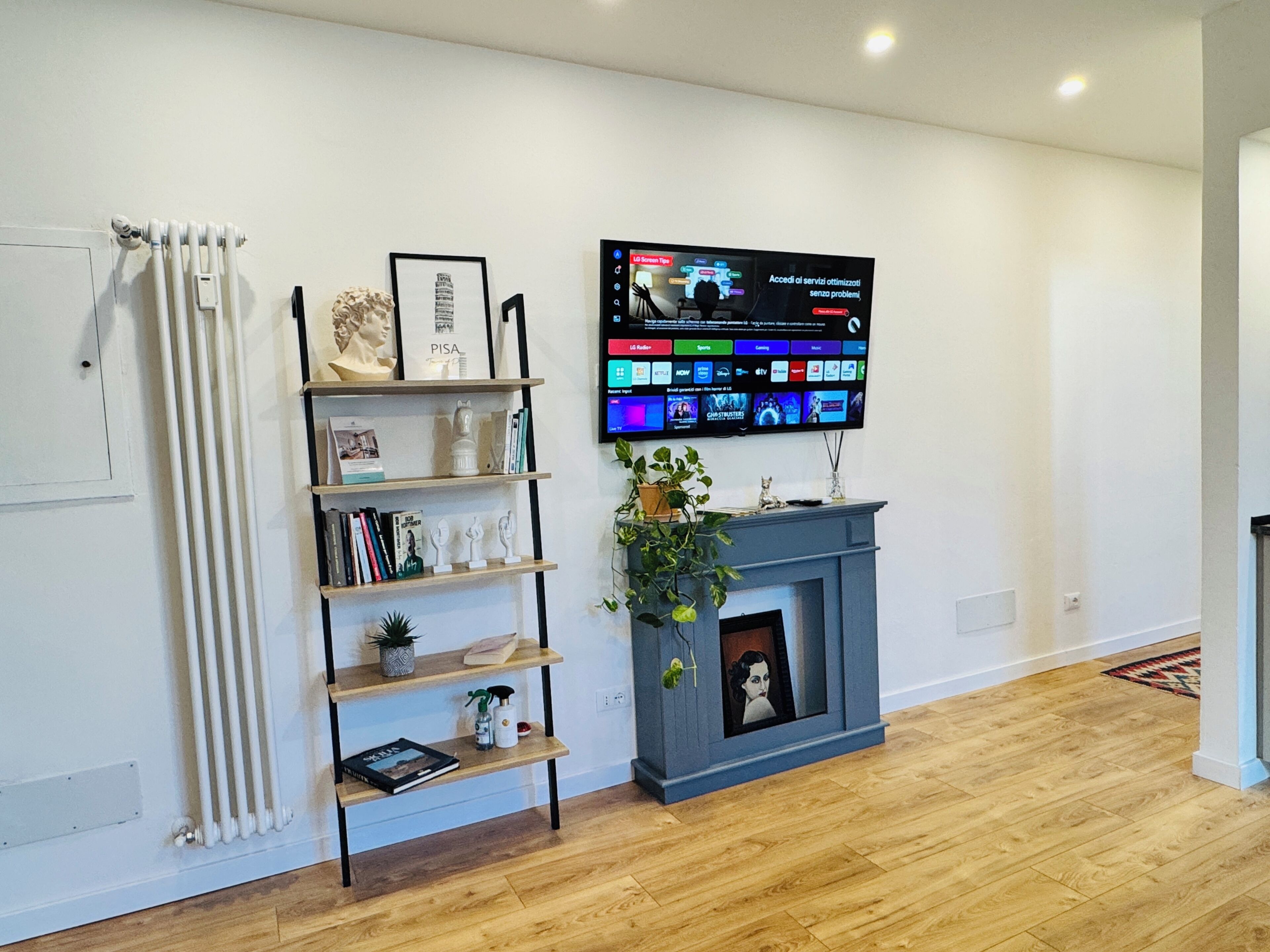 Apartamento Design, 2 quartos, varanda, vista para o pátio | Sala de estar | TV de ecrã plano 