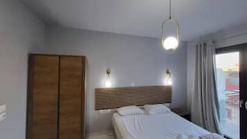 Quarto Clássico com Cama de Casal, varanda | Wi-fi grátis