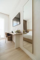 Quarto Júnior, varanda, vista para o mar | Cofre no quarto, secretária, quartos insonorizados 