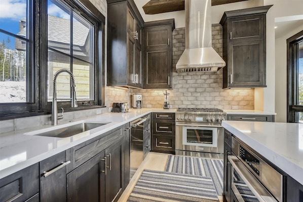 Casa, 6 quartos | Cozinha privada