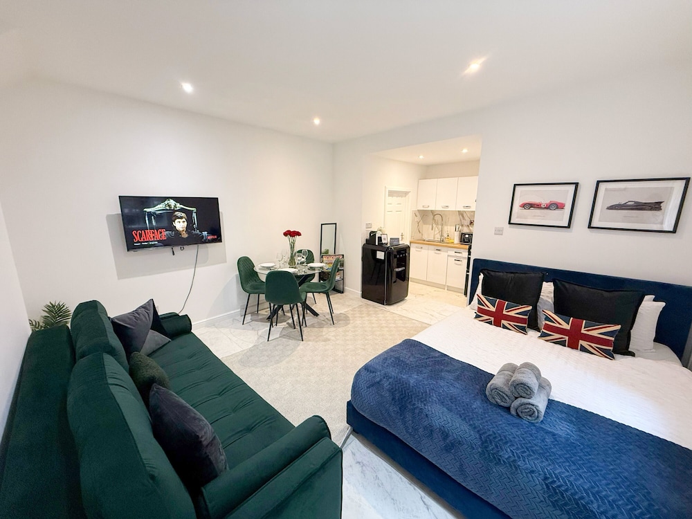 Sleek studio flat in Euston, British Museum - London | Vrbo