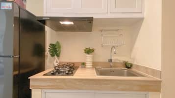 Apartamento Standard | Cozinha privada | Uma chaleira elétrica