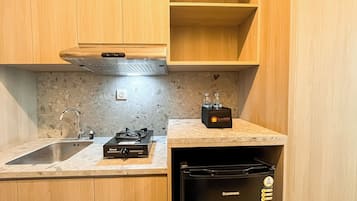 Estúdio standard | Cozinha privada | Cooktop, panela elétrica de arroz