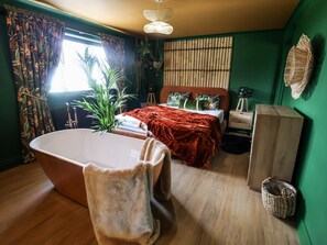 5 quartos, com decoração personalizada, com mobília individualizada