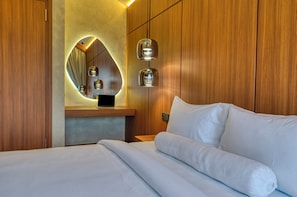 Villa Deluxe, 2 quartos, piscina privativa | Cofre no quarto, secretária