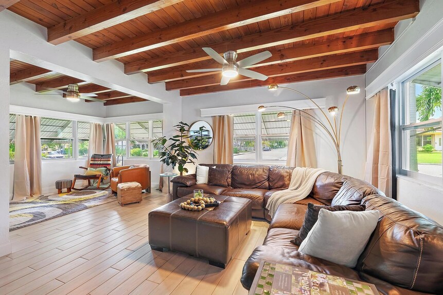 Enjoy This Bliss Bungalow Home 10 Mins Away To The Beautiful Beach - Lake Worth, FL