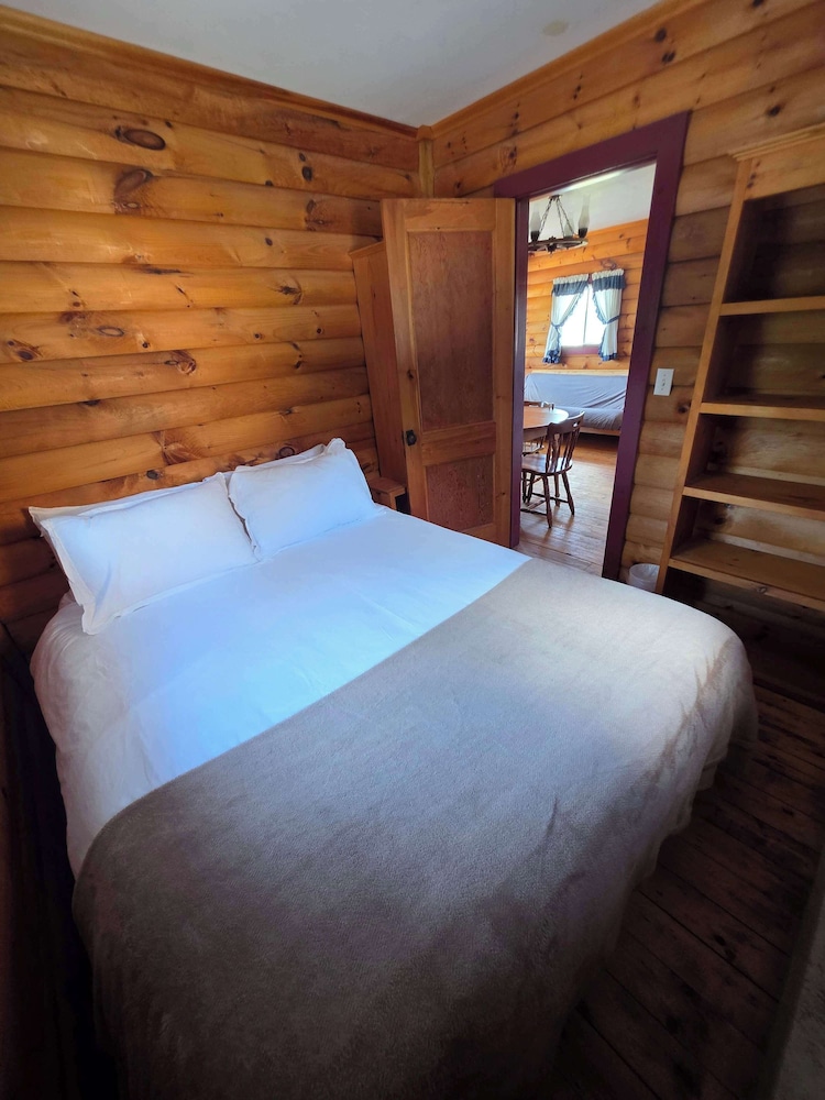 Cottage # 1 Hunts Point Beach Cottages - 2 bedrooms - Region of Queens ...