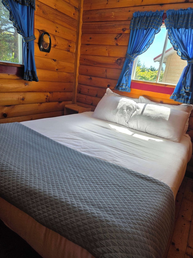 Cottage #2 Hunts Point Beach Cottages - 2 bedrooms - Region of Queens ...