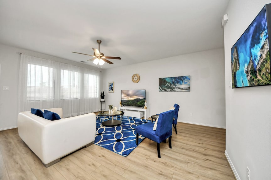 Stylish 3 Bedroom Oasis Near Katy Mills - 卡蒂