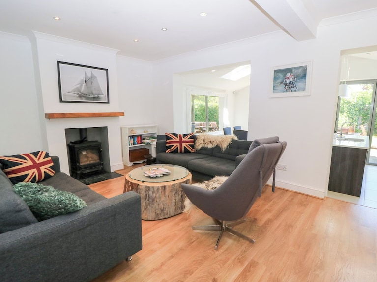 King Henry House, Pet Friendly, Country Holiday Cottage In Lymington - Lymington