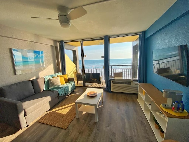 New Fantastic Ocean Front Studio In Daytona Beach - Up To 6 Guests! - Daytona Beach, FL