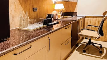 Quarto Standard | Sala de estar | Televisor LED de 50 polegadas com canais por cabo