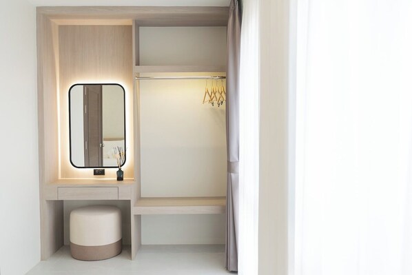 Quarto Familiar, 2 quartos, não fumadores | Secretária, cortinas/cortinados opacos, ferro/tábua de engomar 