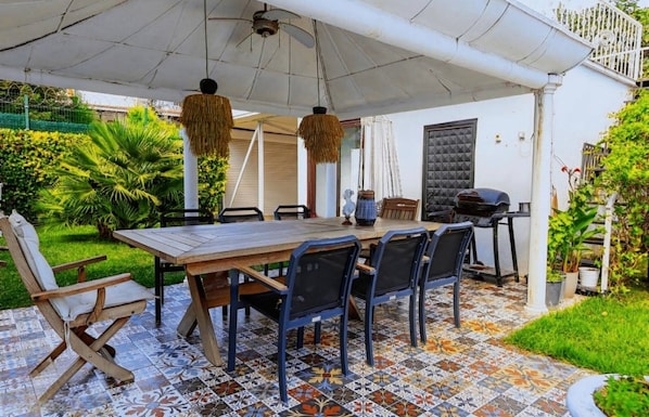 Villa, 6 quartos, piscina privativa, vista para o jardim | Restaurantes