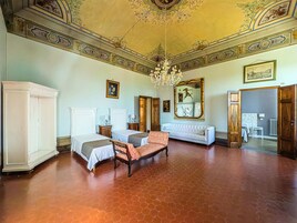 Quarto Quádruplo Comfort | Minibar, secretária, quartos insonorizados, Wi-fi grátis