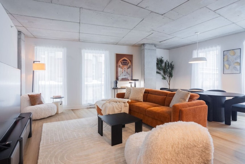 Exclusive Sanctuary: Elegance Meets Comfort - Longueuil