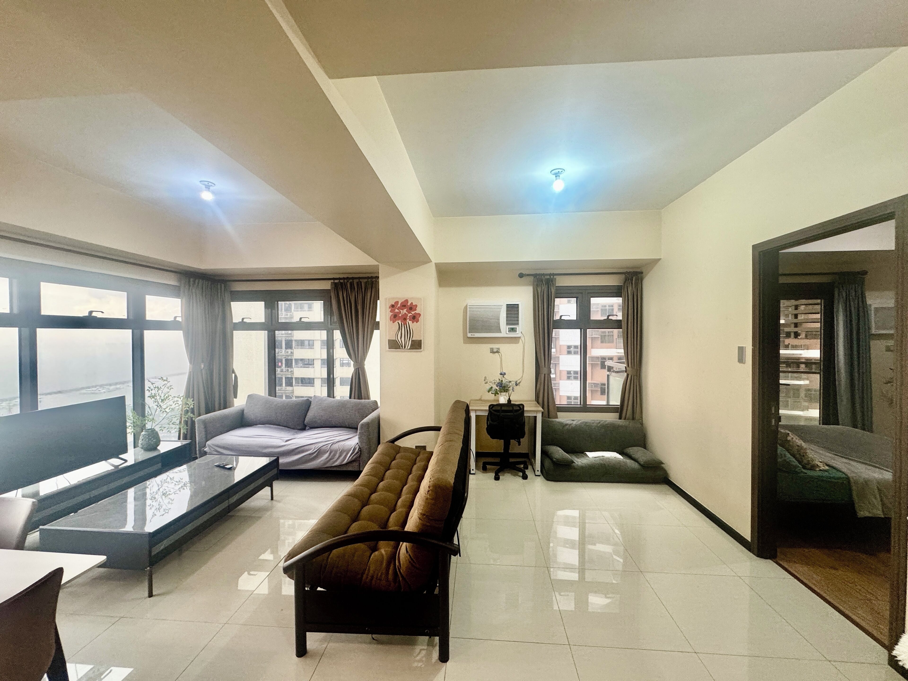 Levi & Moon's  Luxurious Haven In The Sky 2 Bathrooms - Manila