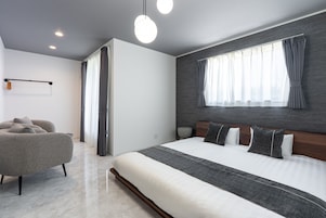 Vila, para não fumantes (3LDK/Swimming pool, Sauna/Onna14D) | Escrivaninha, cortinas blackout, ferros/tábuas de passar roupa