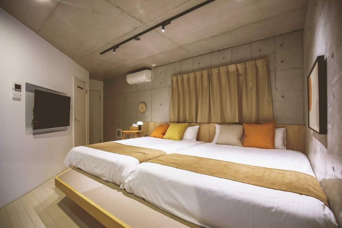 Cortinas blackout, quartos à prova de som, Wi-Fi de cortesia