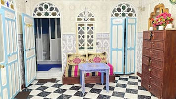 Dormitório Partilhado Económico, em dormitório misto, vista para a montanha | Sala de estar