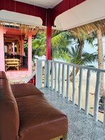 Bangalô, vista para a praia | Terraço/pátio