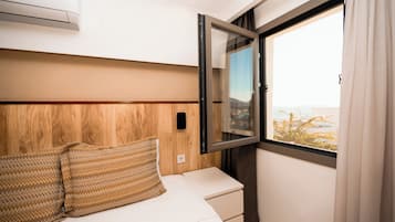 Cofres nos quartos, espaço de trabalho para notebook, Wi-Fi de cortesia
