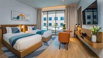 Quarto duplo premium, 2 camas de solteiro, sacada | Frigobar, cofres nos quartos, espaço de trabalho para notebook