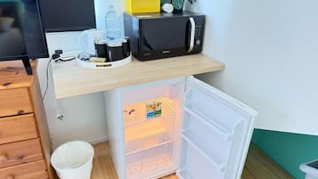 Quarto Duplo ou Twin Económico, vista para o jardim | Minifrigorífico