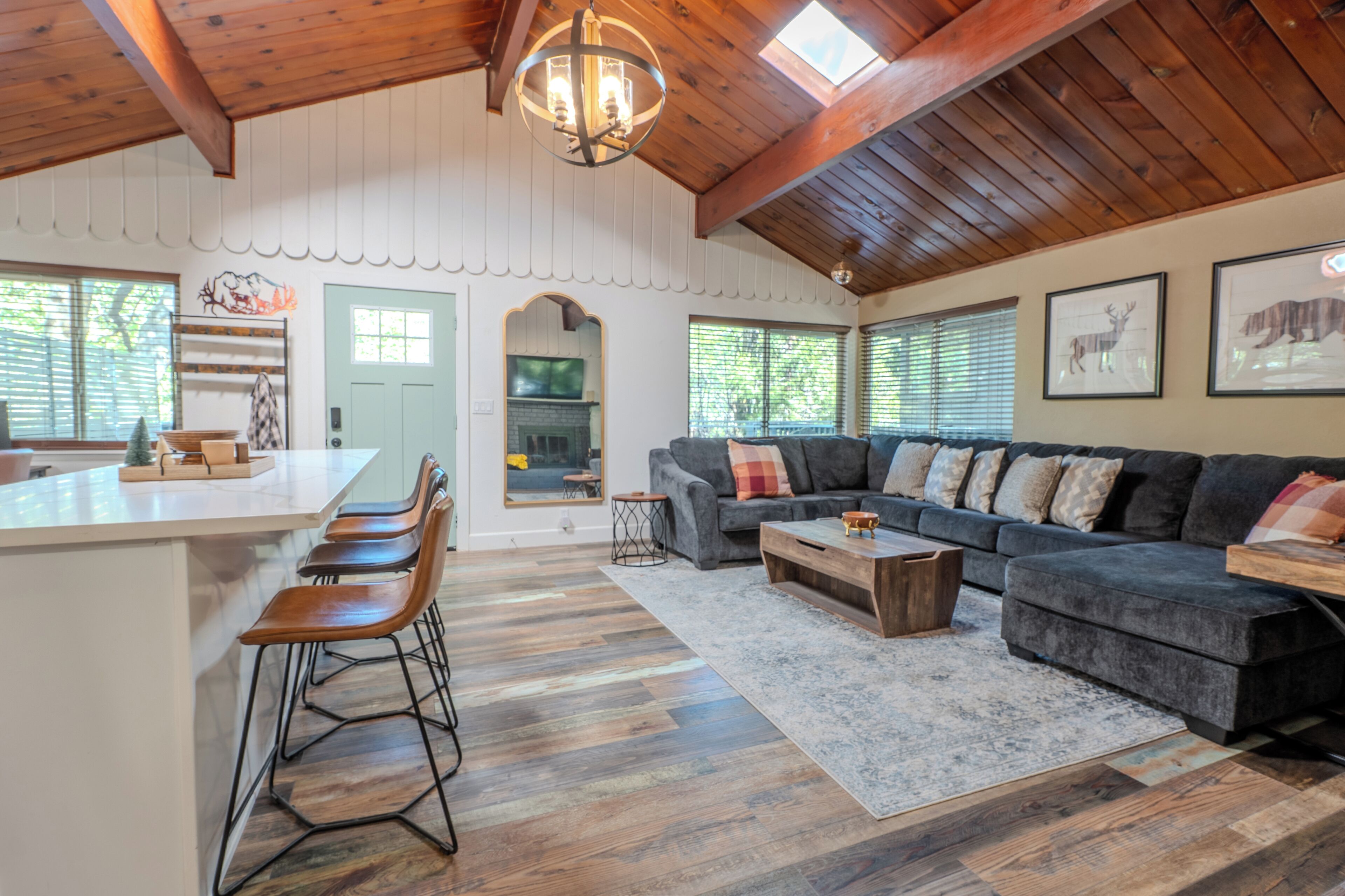 Crestline Cabin W/deck, Ac & Views, 3 Min To Lake Gregory Fenced Yard & Fire Pit - Crestline, CA