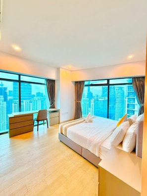 Apartamento Familiar, varanda, Vista para a cidade | Cofre no quarto, quartos insonorizados, ferro/tábua de engomar
