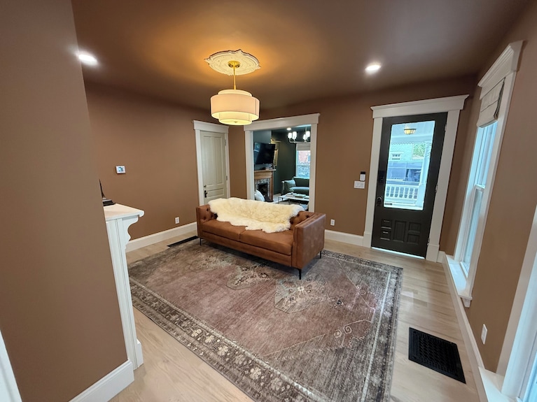 3br Luxury Oregon District Stay - Walk To Breweries, Dining + Free Parking - Dayton, OH