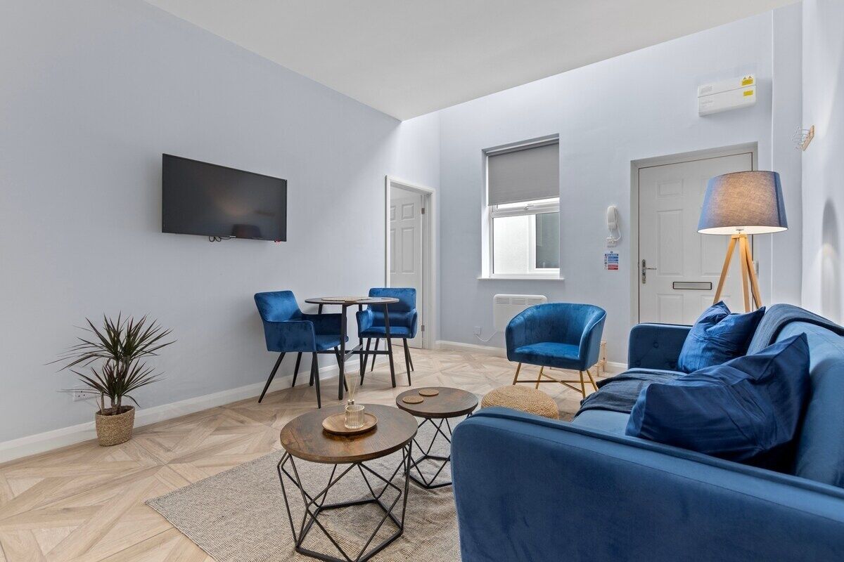 Modern Apartment Double Bed |Free Parking| Suite 4 - Nottingham