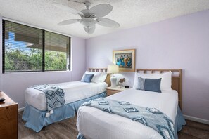 Apartamento em Condomínio Fechado, várias camas, lanai (alpendre havaiano) (White Sands Village 210) | 2 quartos, com decoração personalizada, com mobília individualizada