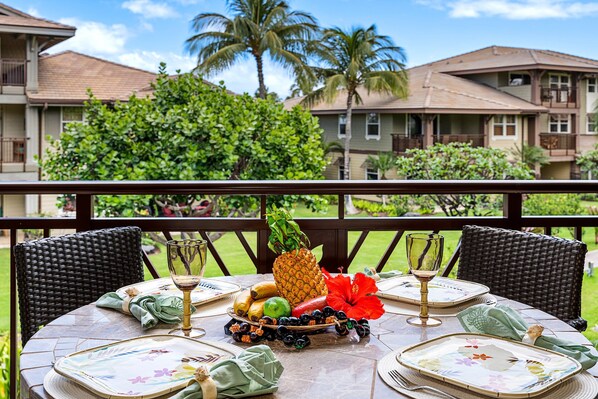 Apartamento em Condomínio Fechado, várias camas, lanai (alpendre havaiano) (Halii Kai 24G) | Vista do quarto