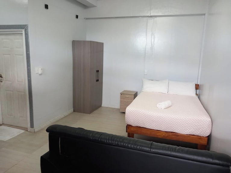 Charles Studio Sleeps 2 With Parking - Solomon Islands