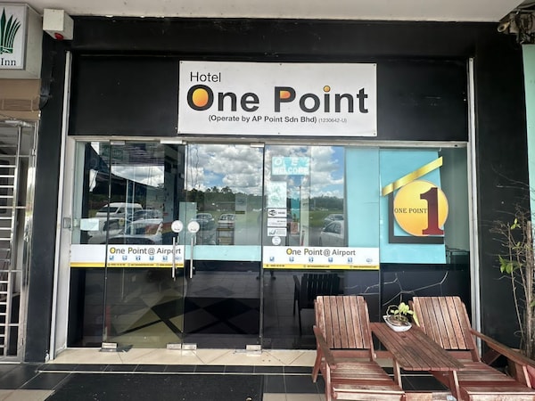 One Point Hotel Airport Kuching - 