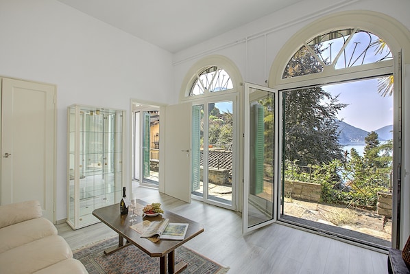 Apartamento Familiar, 1 quarto (Romantic Terrace With Lake View) | Sala