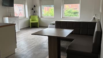 Estúdio | Sala de estar | TV de ecrã plano