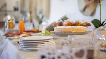 Pequeno-almoço preparado no momento diário incluído