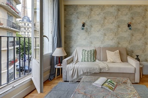 Apartamento Cidade, 1 cama de casal e sofá-cama, não fumadores | Sala de estar | Smart TV de 40 polegadas com canais via satélite