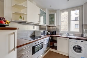 Apartamento Cidade, 2 quartos, não fumadores | Cozinha privada | Uma máquina de café expresso, uma cafeteira/bule, uma chaleira elétrica