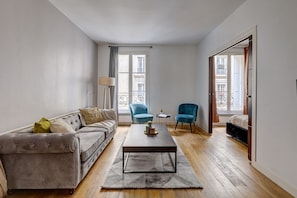 Apartamento Cidade, 2 quartos, não fumadores | Sala de estar | Smart TV de 40 polegadas com canais via satélite