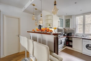 Apartamento Cidade, 2 quartos, não fumadores | Cozinha privada | Uma máquina de café expresso, uma cafeteira/bule, uma chaleira elétrica