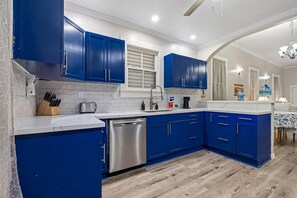 Casa, 2 quartos | Cozinha privada | Um frigorífico, um forno, uma cafeteira/bule, uma torradeira 