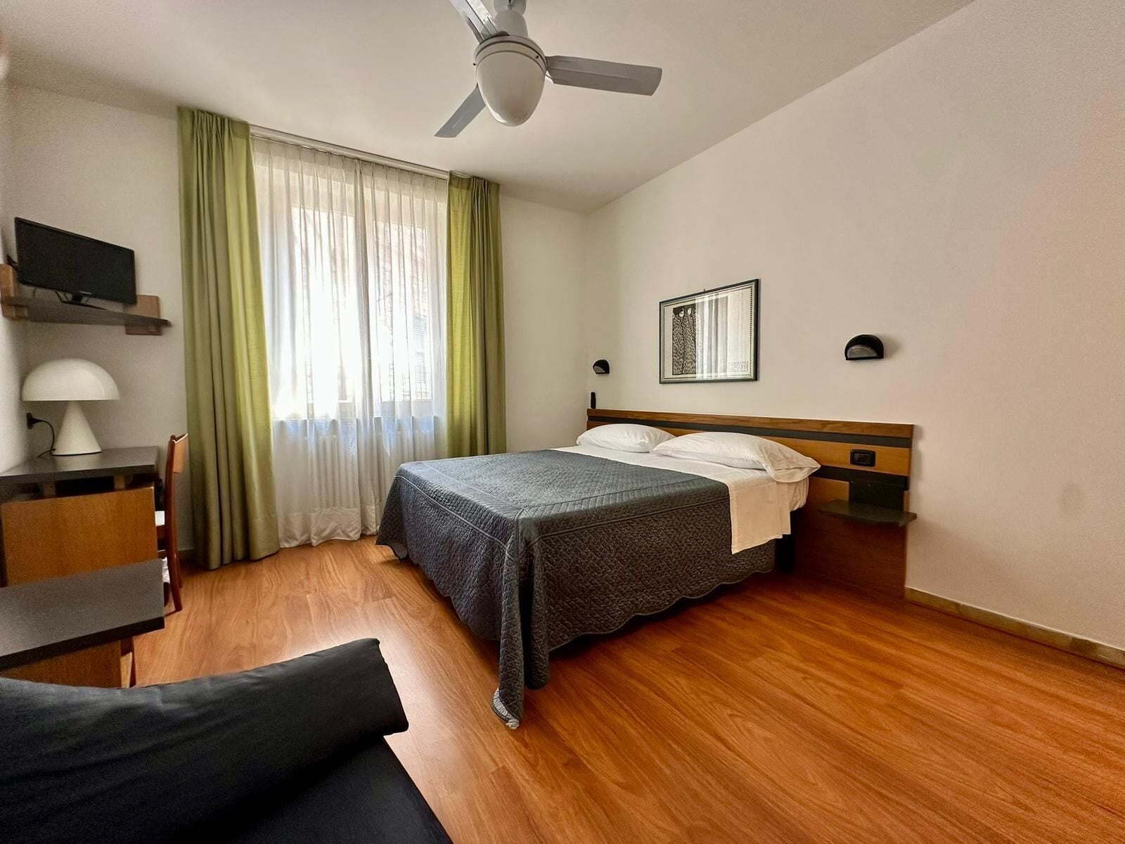 Quarto Duplo ou Twin Standard, Vista para a cidade | Secretária, Wi-fi grátis, roupa de cama fornecida 