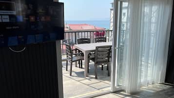 Quarto família, sacada, vista para o mar | Wi-Fi de cortesia