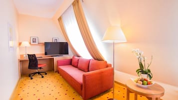 Edredões de penas, minibar, cofre no quarto, secretária