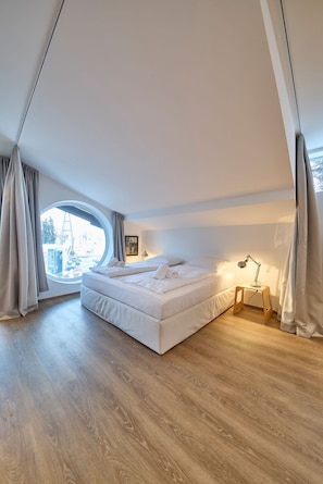 Apartamento Básico, 1 quarto, kitchenette, vista para a montanha | Sala de estar | Televisor de ecrã plano de 50 polegadas com canais por cabo